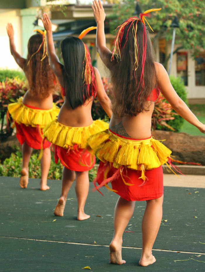 How to Dance Hula: Basic Hula Dancing Techniques - HobbyLark