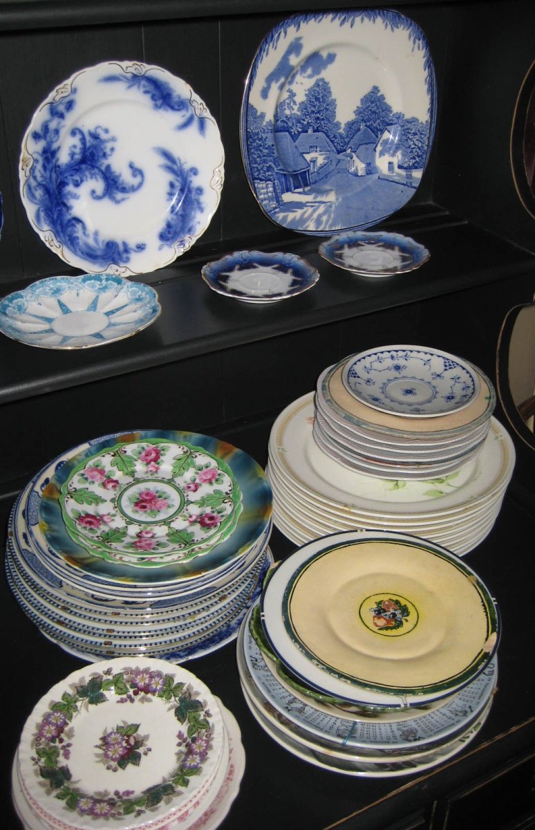 Collecting Antique and Vintage Plates and Dishware - HobbyLark