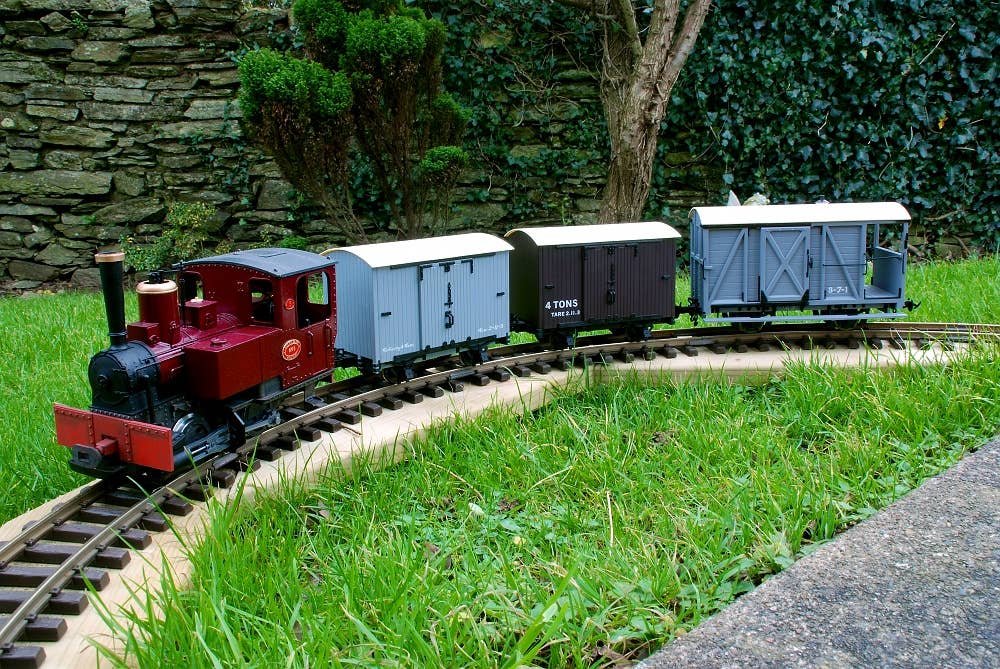 How to Make a Temporary Garden Railway/Railroad Track - HobbyLark