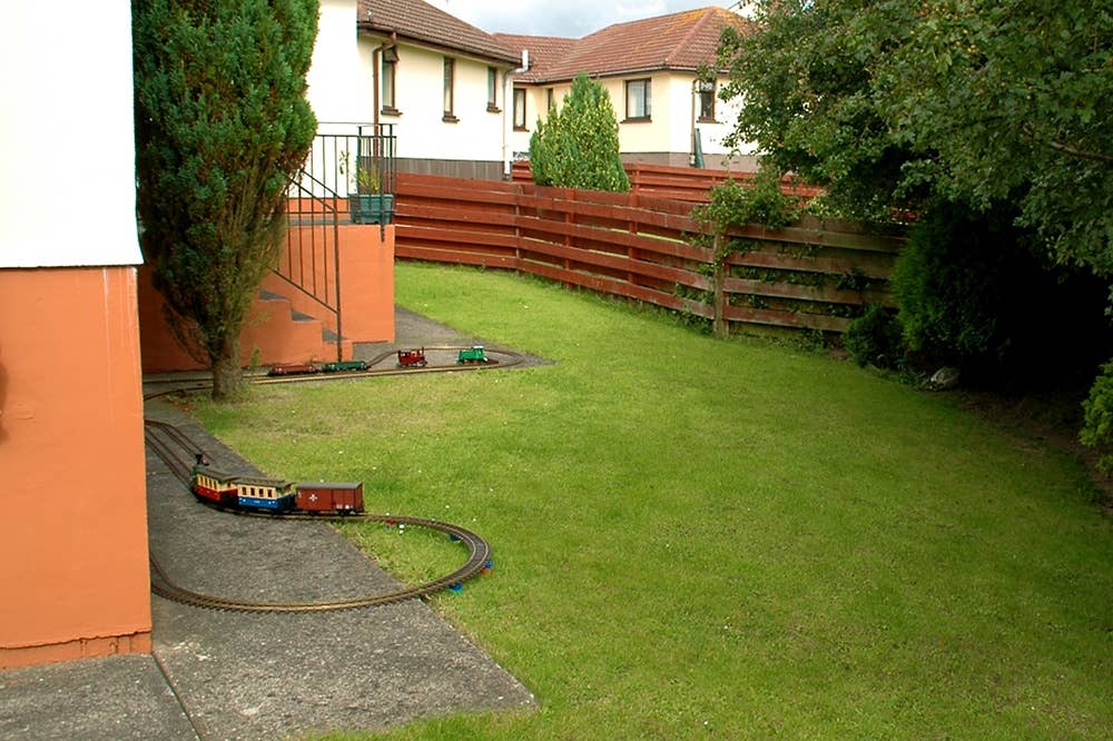 How to Make a Temporary Garden Railway/Railroad Track - HobbyLark