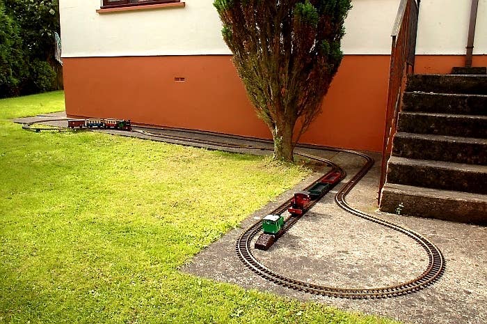 How to Make a Temporary Garden Railway/Railroad Track - HobbyLark