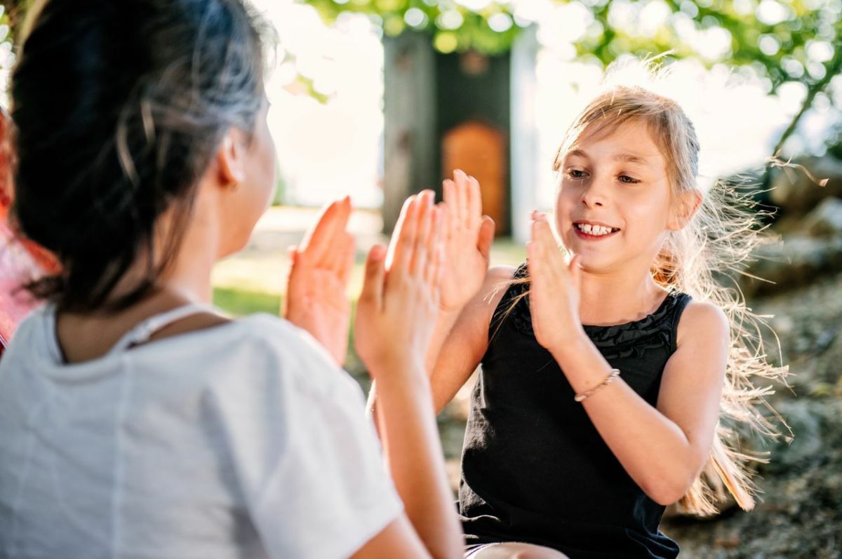 Hand Games and Clapping Games With Lyrics and Rhymes - HobbyLark