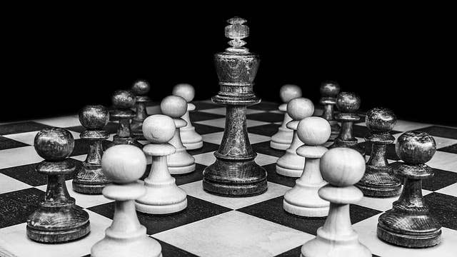 How to Play Insidious Chess: A Fun Chess Variant - HobbyLark