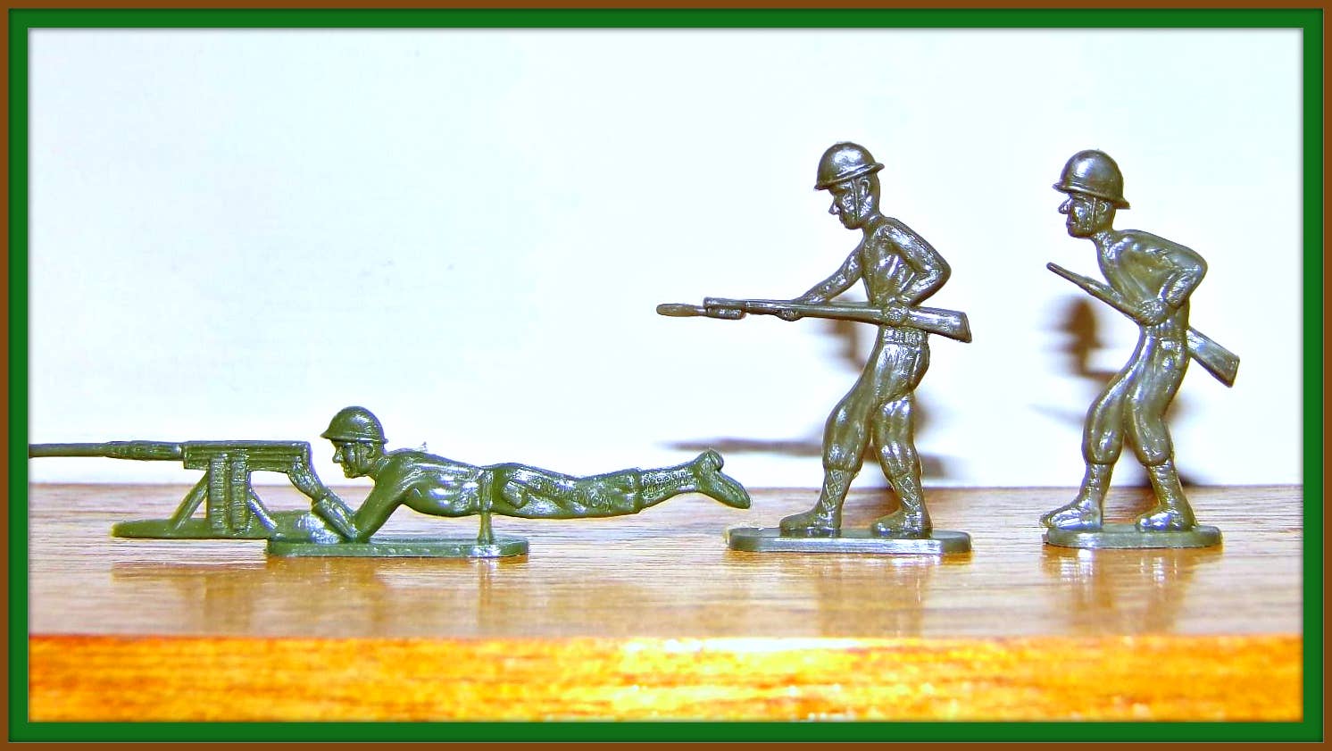 Vintage 100-Piece Toy Soldier Set With Footlocker Storage Box by Lucky ...
