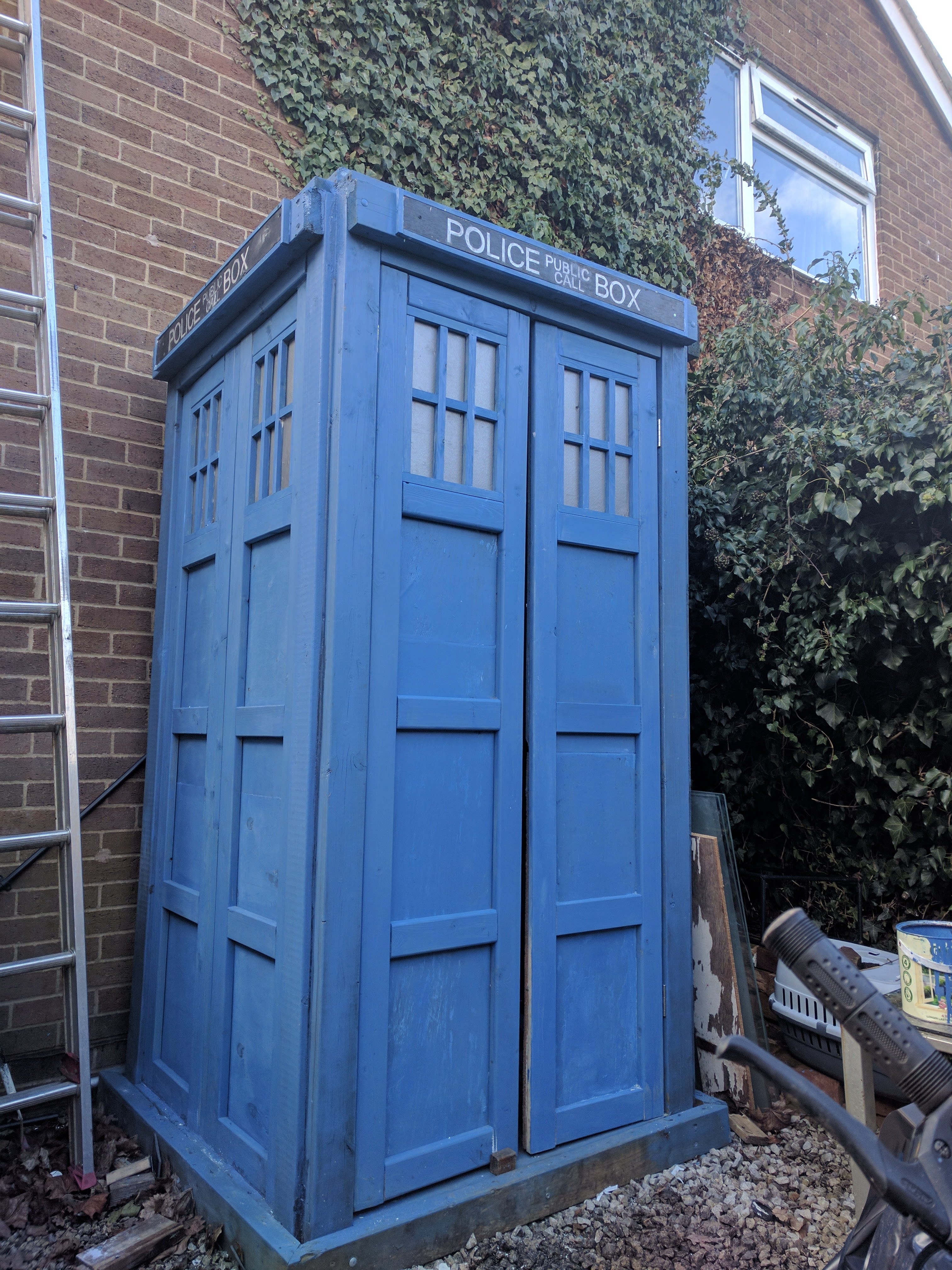 How I Built a TARDIS Shed - HobbyLark