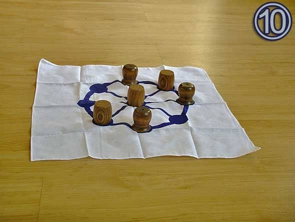 How to Play the Game of Rota (Roman Tic-Tac-Toe) - HobbyLark